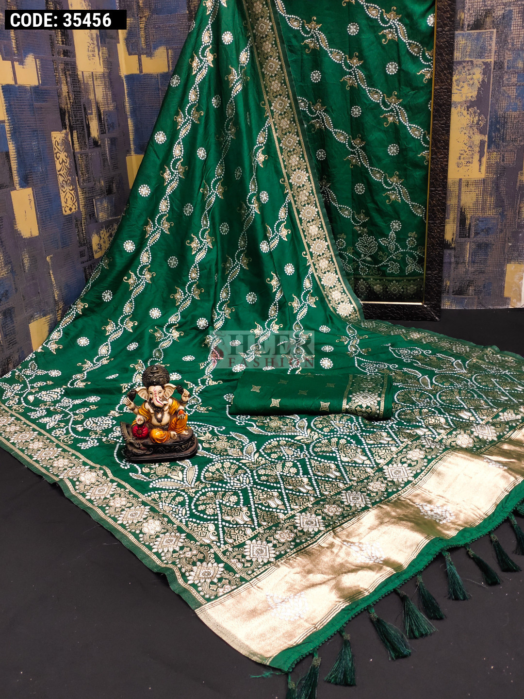 Green flowy dola silk saree with lehriya woven design border & lagdi ...