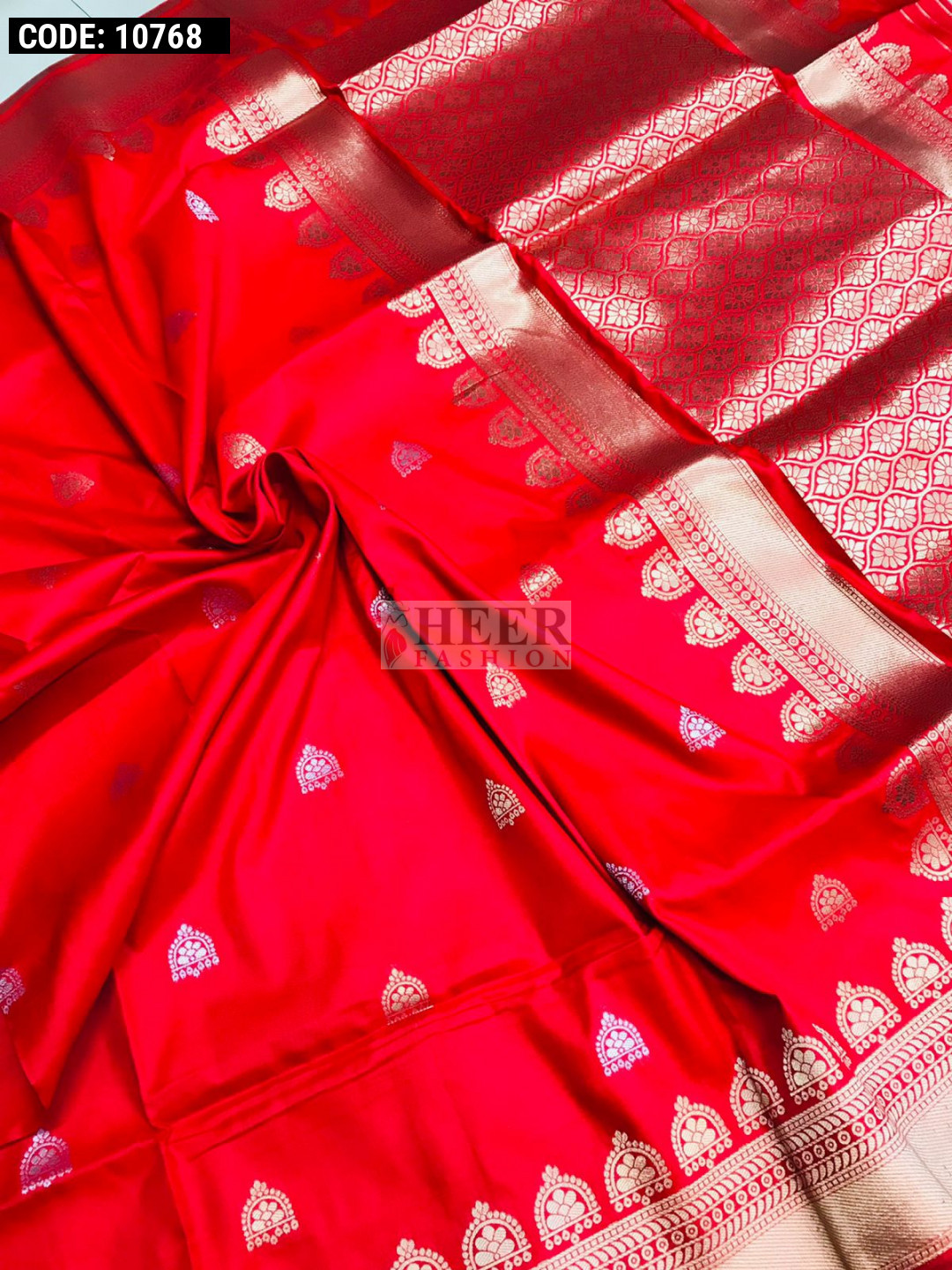 Red color kanchipuram silk saree with zari work
